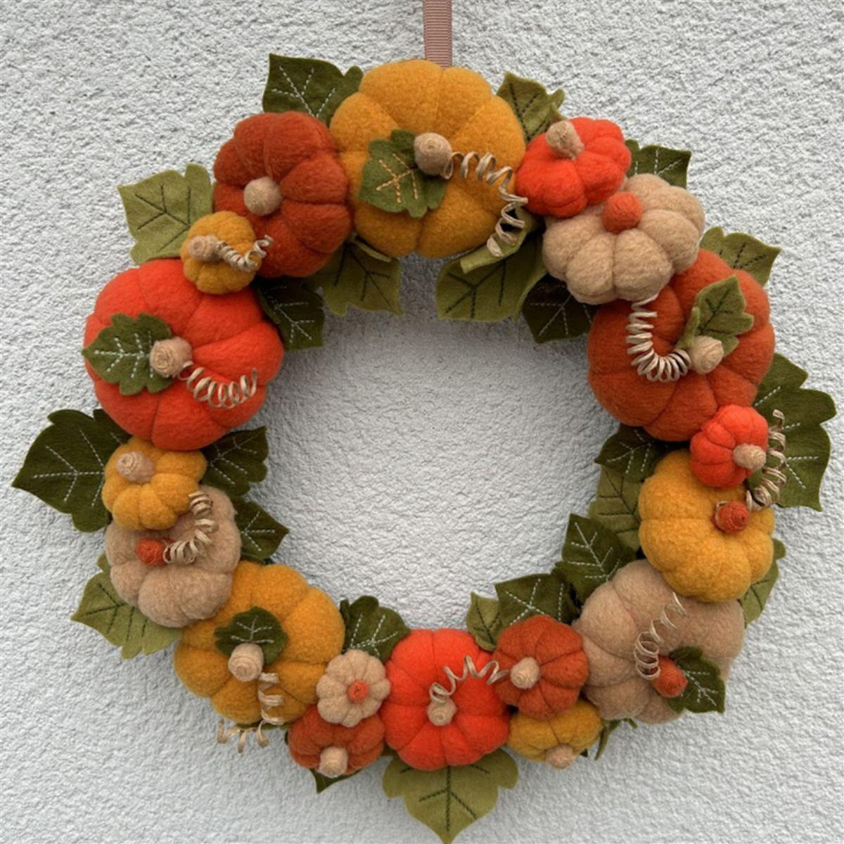 Endless Thread Design Pumpkins Galore Wreath Kit | SewingStreet