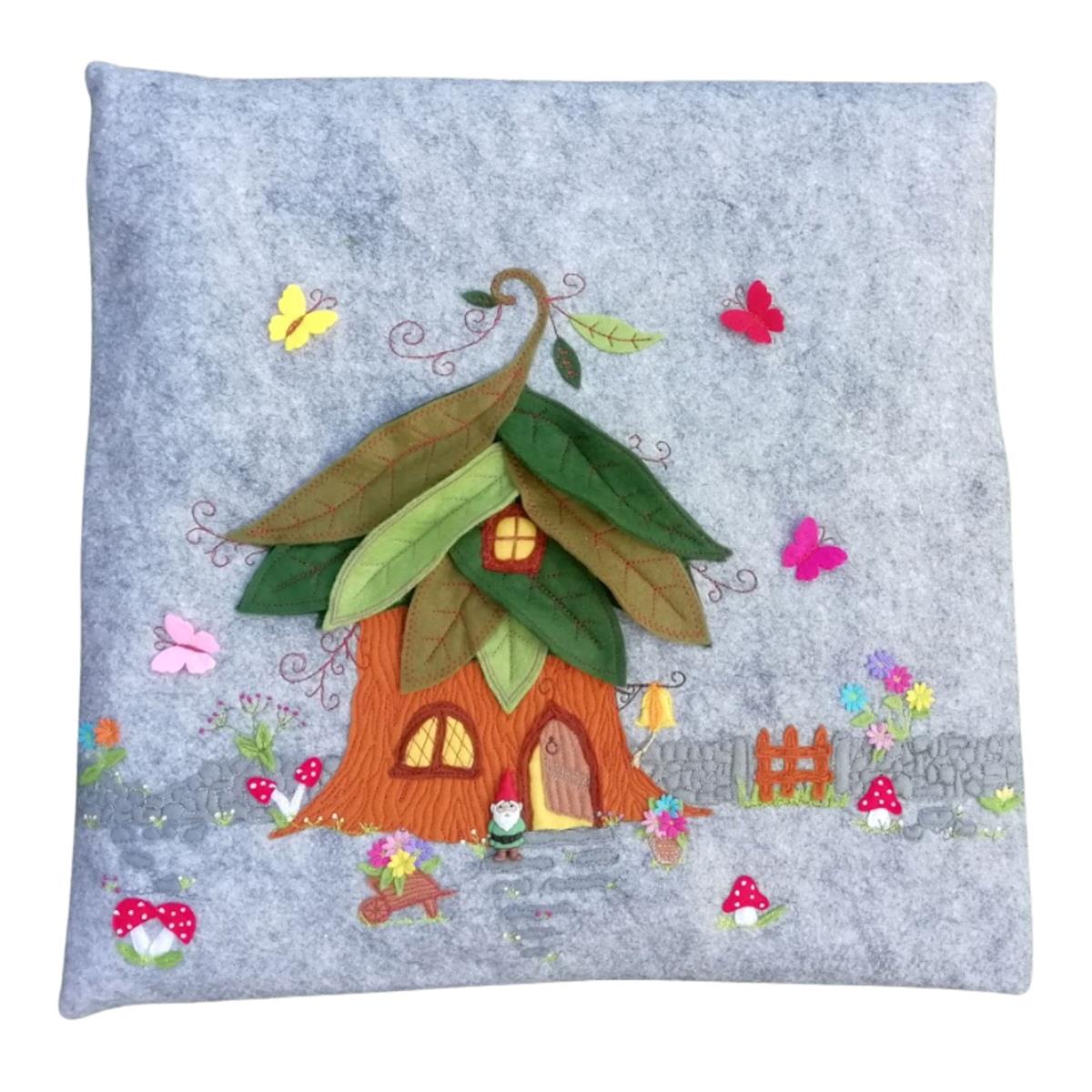 Endless Thread Design Woodland View Treehouse Cushion Applique Kit | SewingStreet